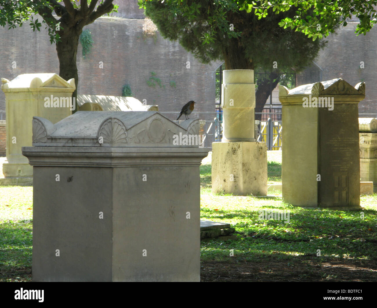 gravestones in protestant cemetery near piramide, rome Stock Photo - Alamy