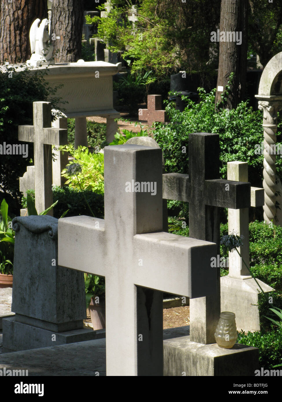 The protestant cemetery near piramide hi-res stock photography and ...