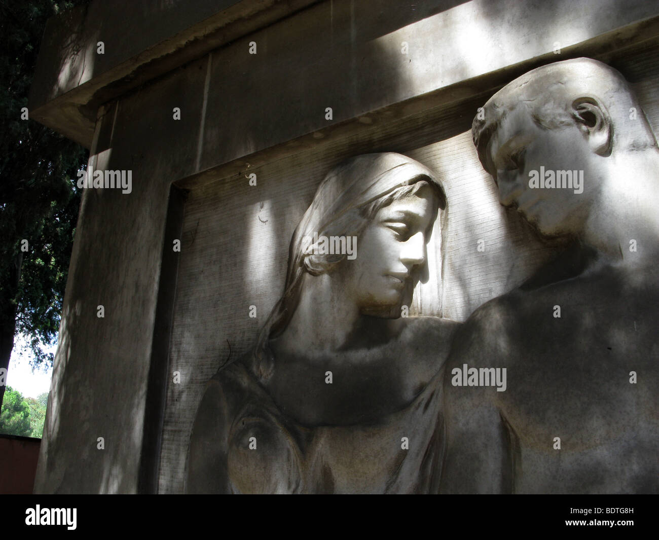 gravestone in protestant cemetery near piramide, rome Stock Photo - Alamy