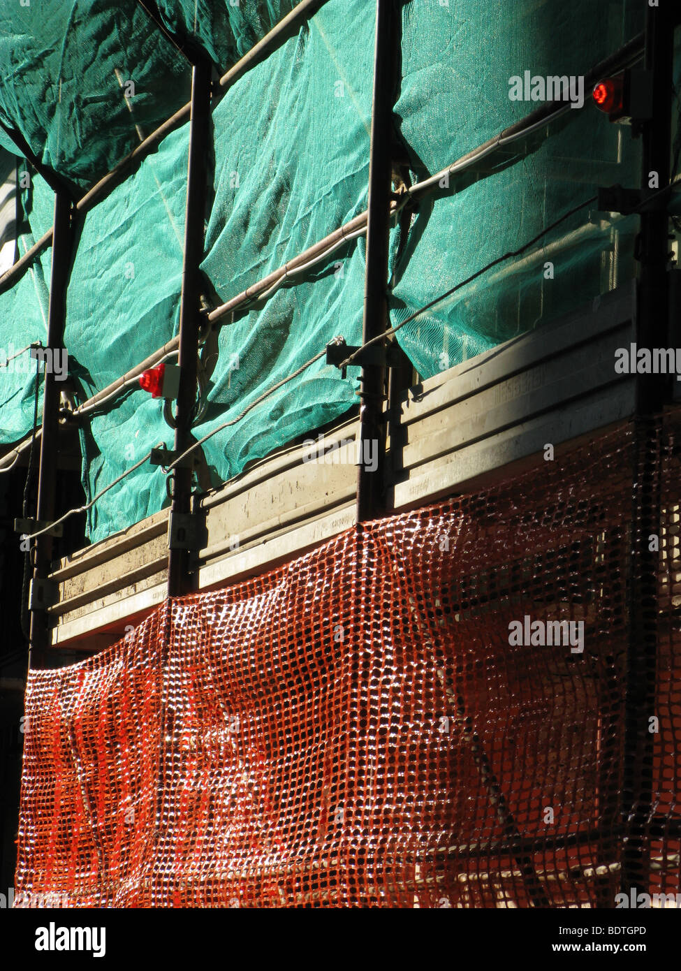 Scaffolding high rise cladding hi-res stock photography and images - Alamy