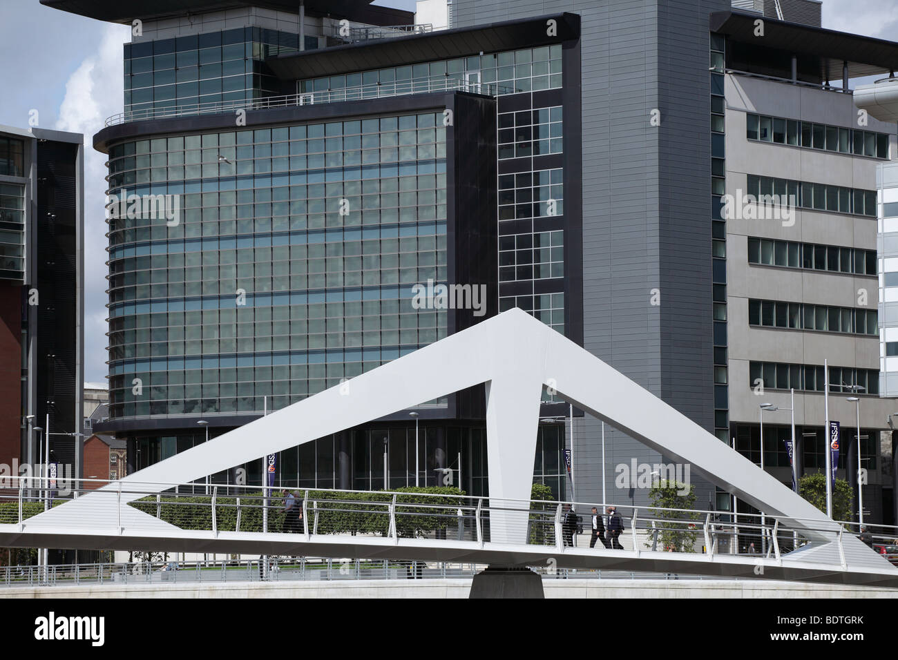 Tradeston / Squiggly Pedestrian & Cycle Bridge over the River Clyde to ...