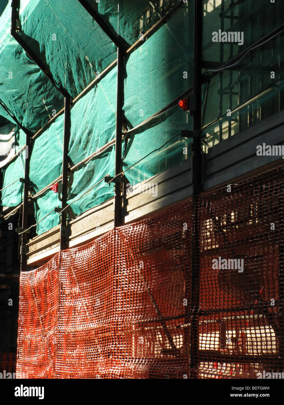 Scaffolding high rise cladding hi-res stock photography and images - Alamy