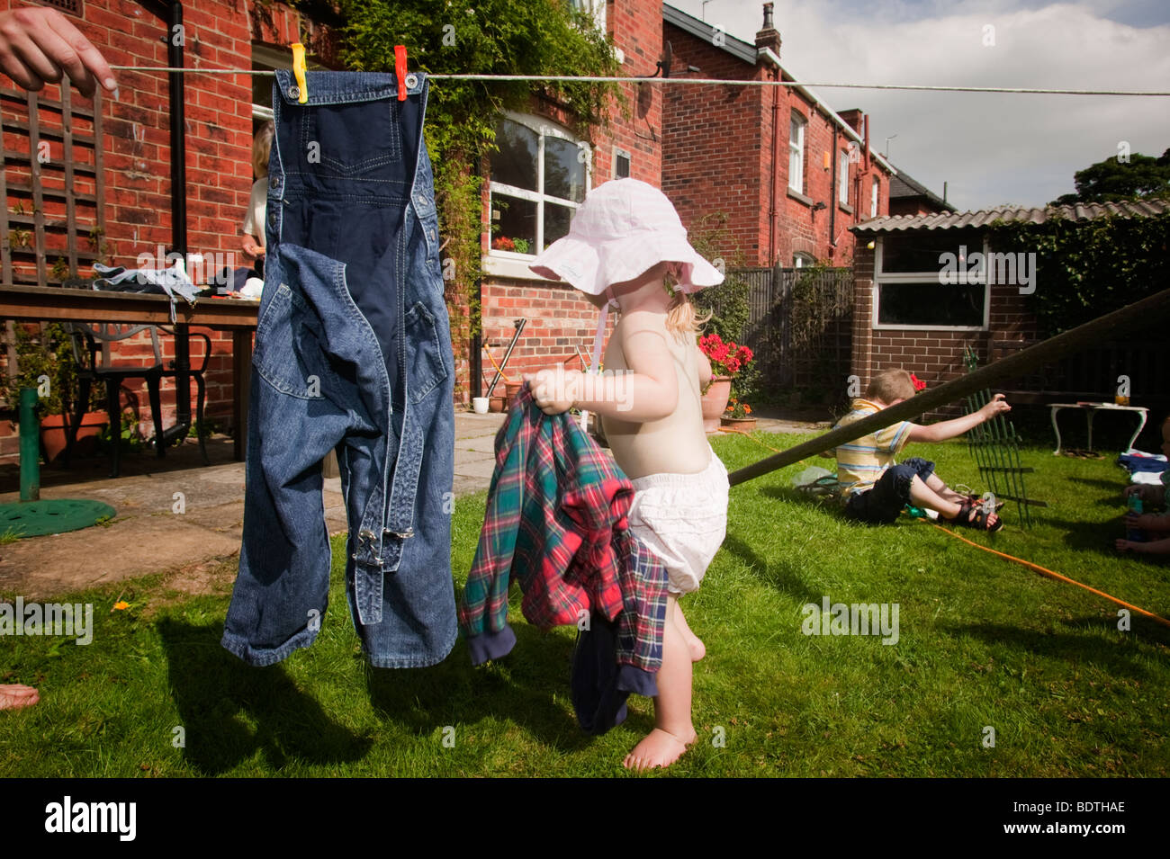 Back garden washing line hi-res stock photography and images - Alamy