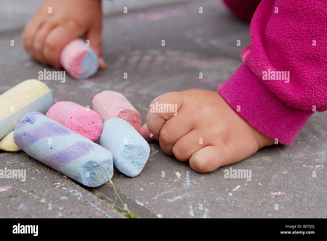 Sidewalk chalks hi-res stock photography and images - Alamy