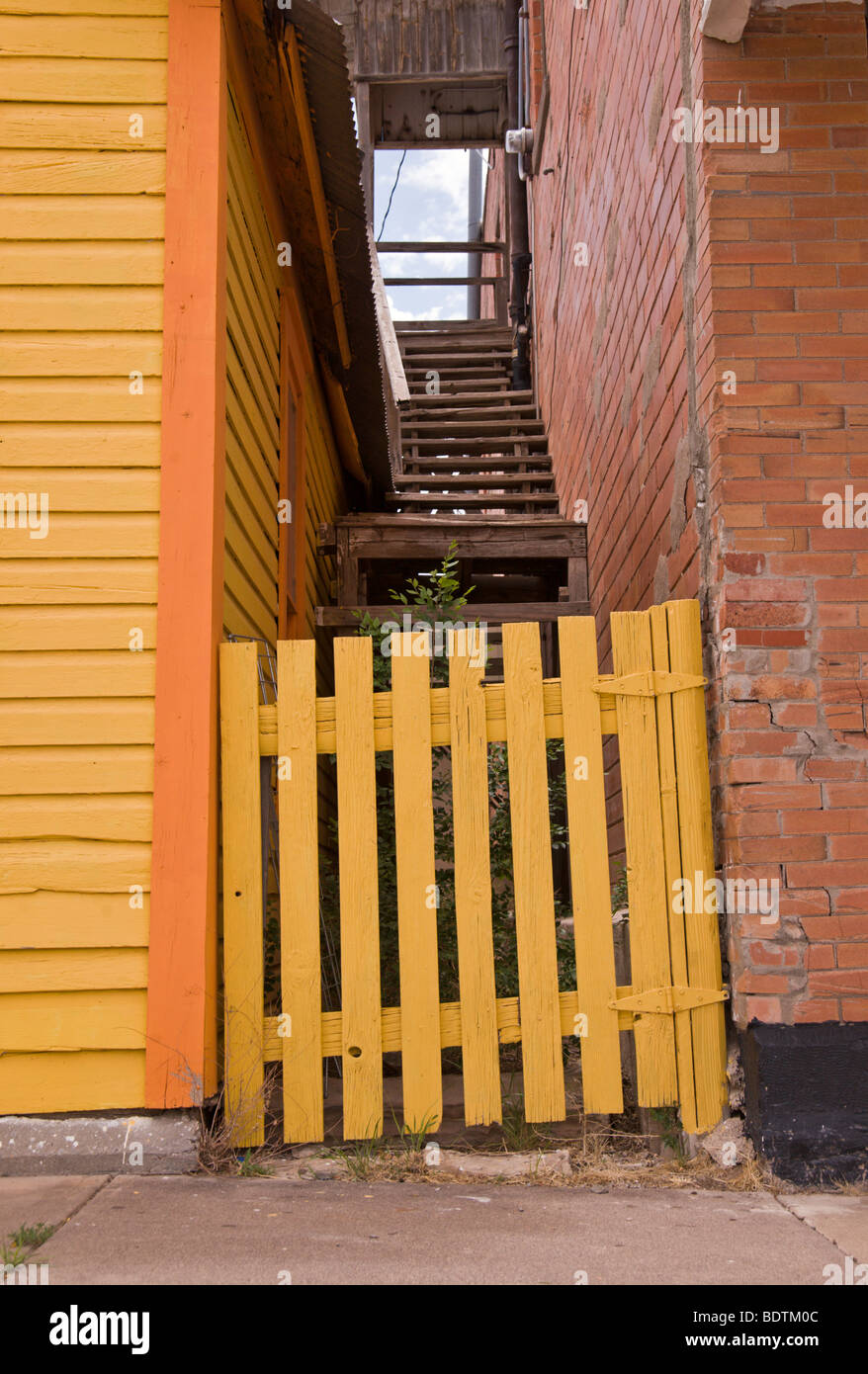 Gate guards hi-res stock photography and images - Alamy