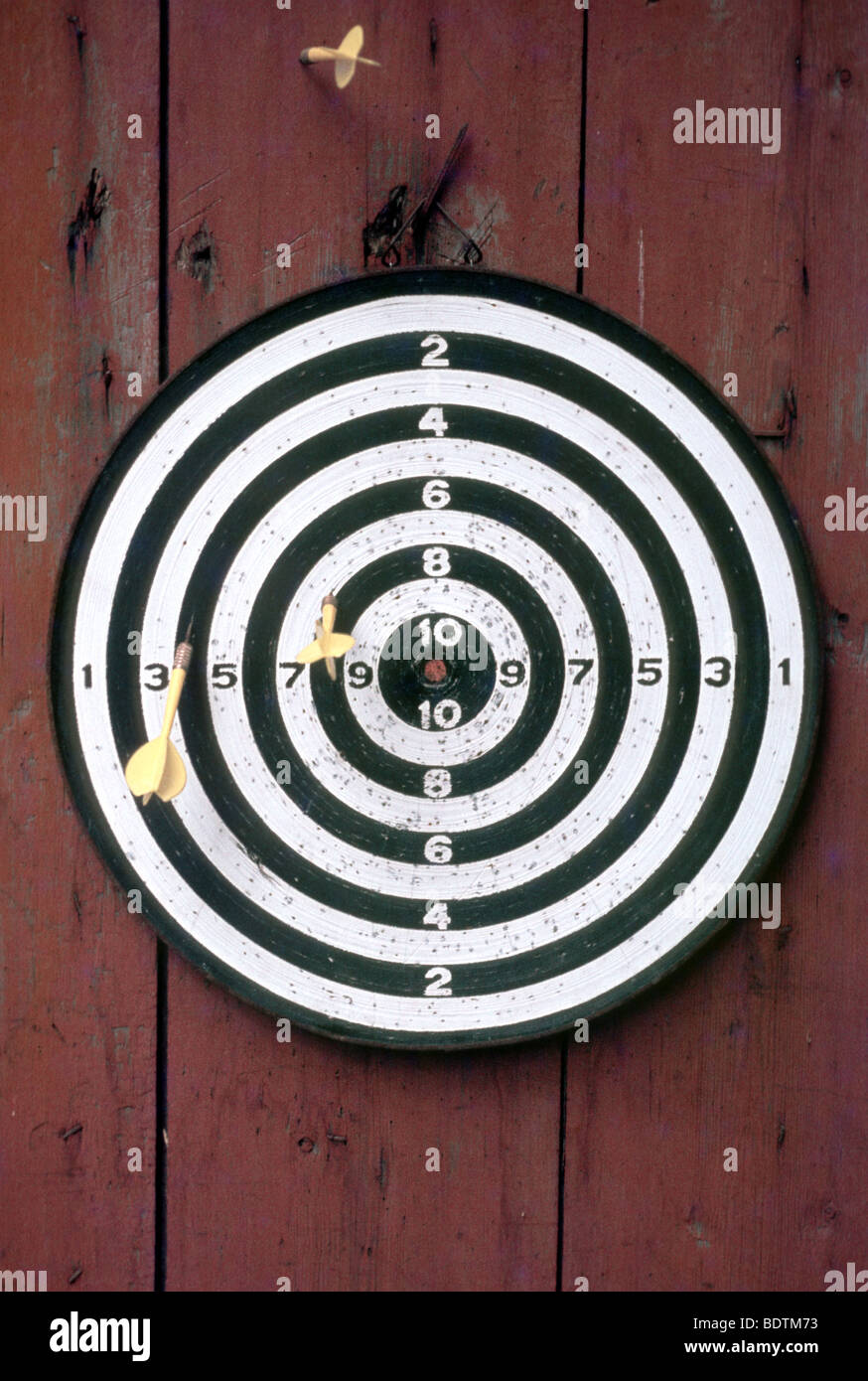 Target and darts Stock Photo - Alamy