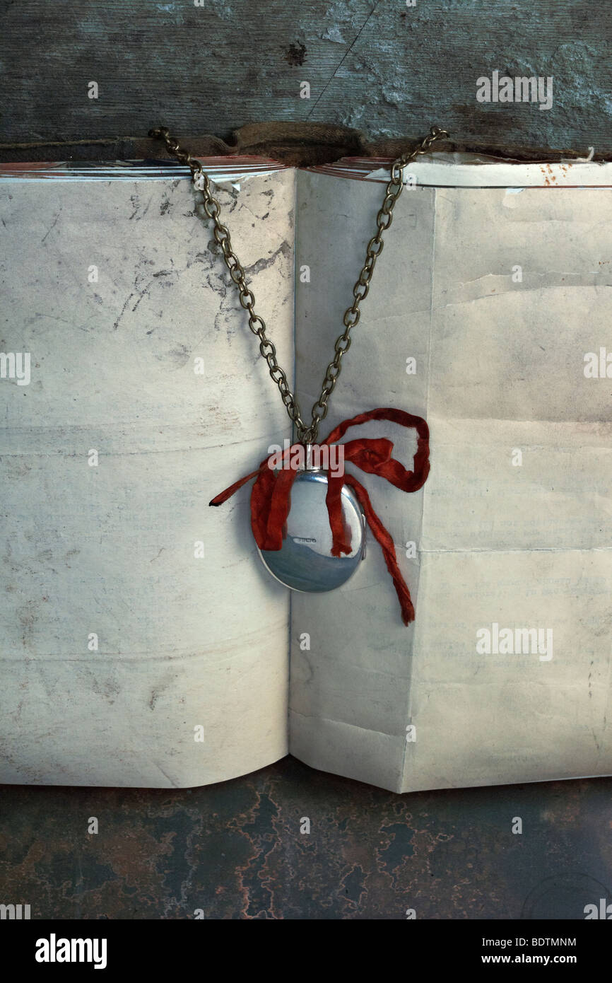 Antique Locket High Resolution Stock Photography and Images - Alamy