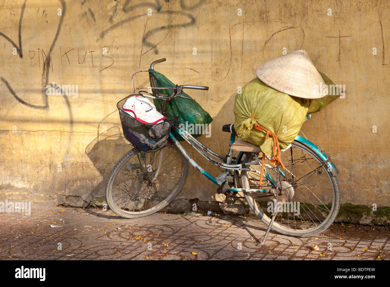 An iconic picture of a bicycle in Vietnam Stock Photo - Alamy
