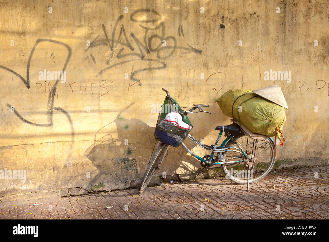 An iconic picture of a bicycle in Vietnam Stock Photo - Alamy