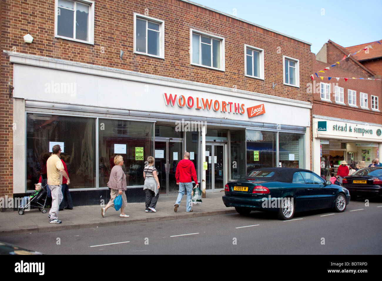 Woolworths closed store hi-res stock photography and images - Alamy