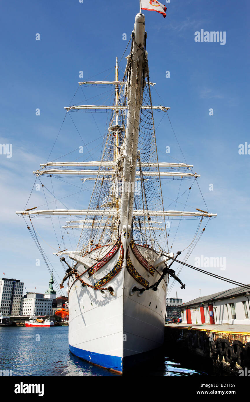 Three masted ships hi-res stock photography and images - Alamy