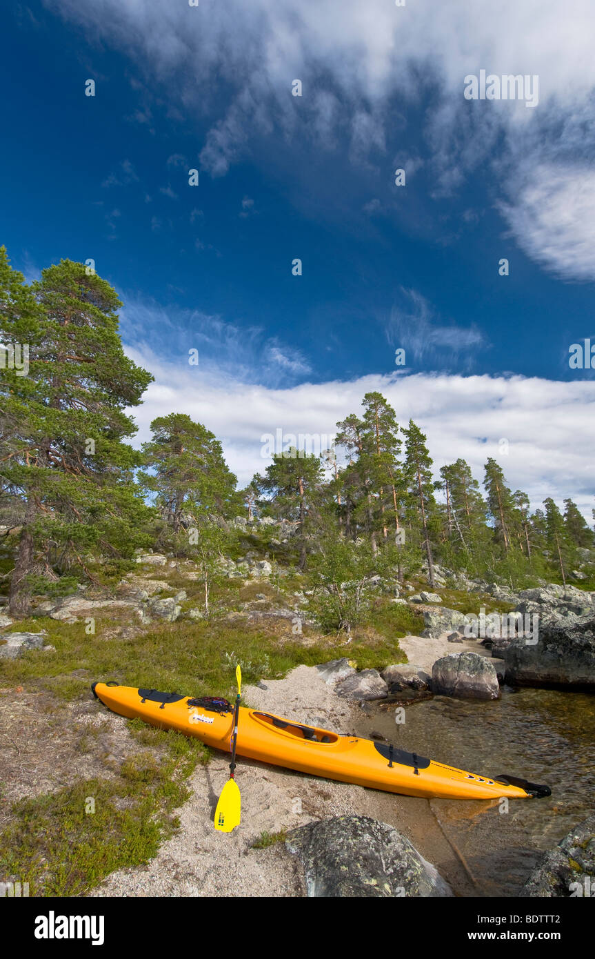 kajak am see rogen, naturreservat rogen, haerjedalen, schweden, kayak ...