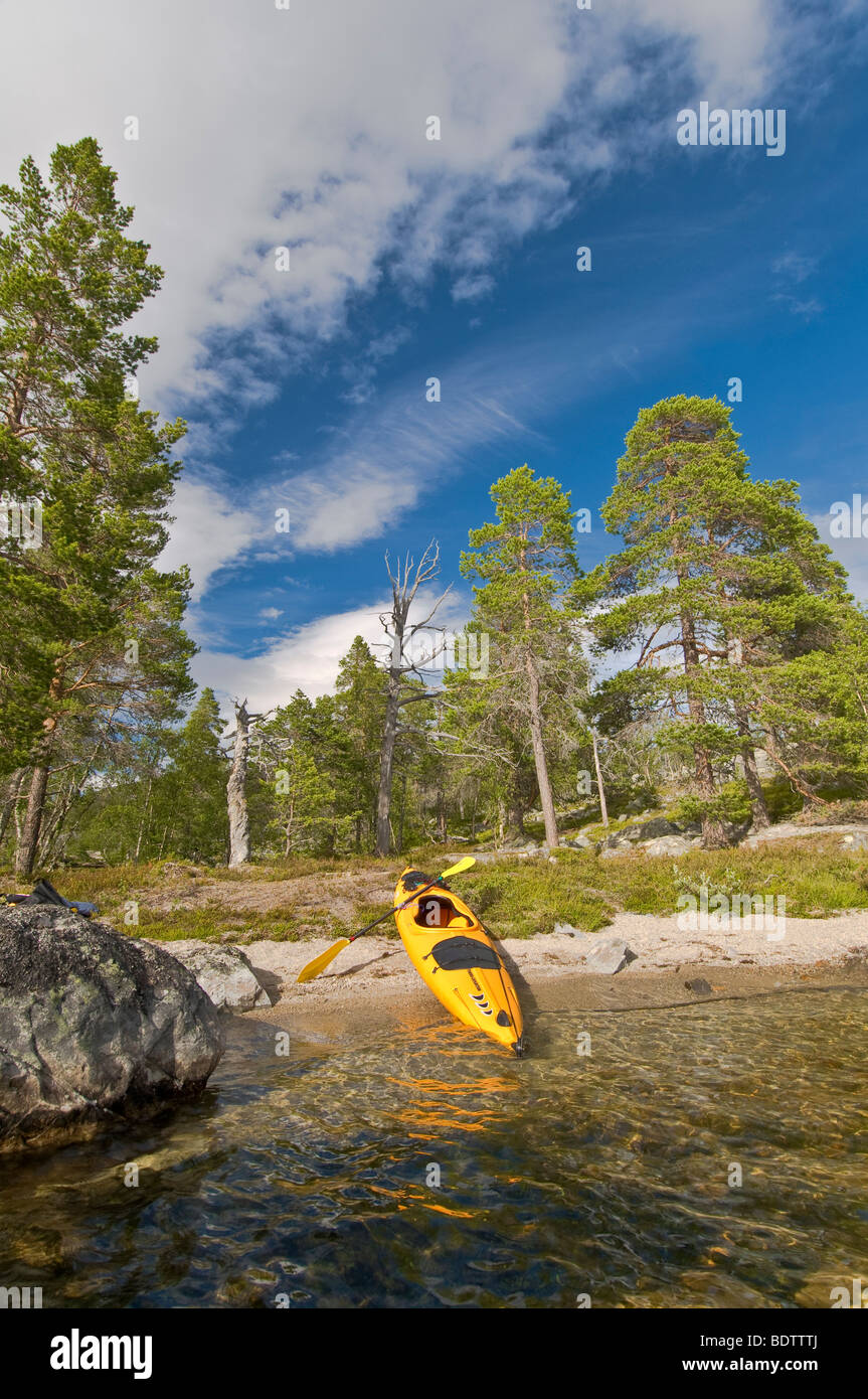 kajak am see rogen, naturreservat rogen, haerjedalen, schweden, kayak ...