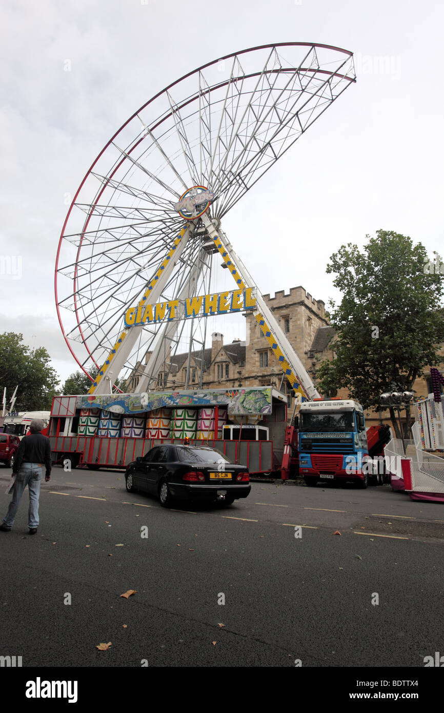 Big wheel ride under construction Stock Photo - Alamy