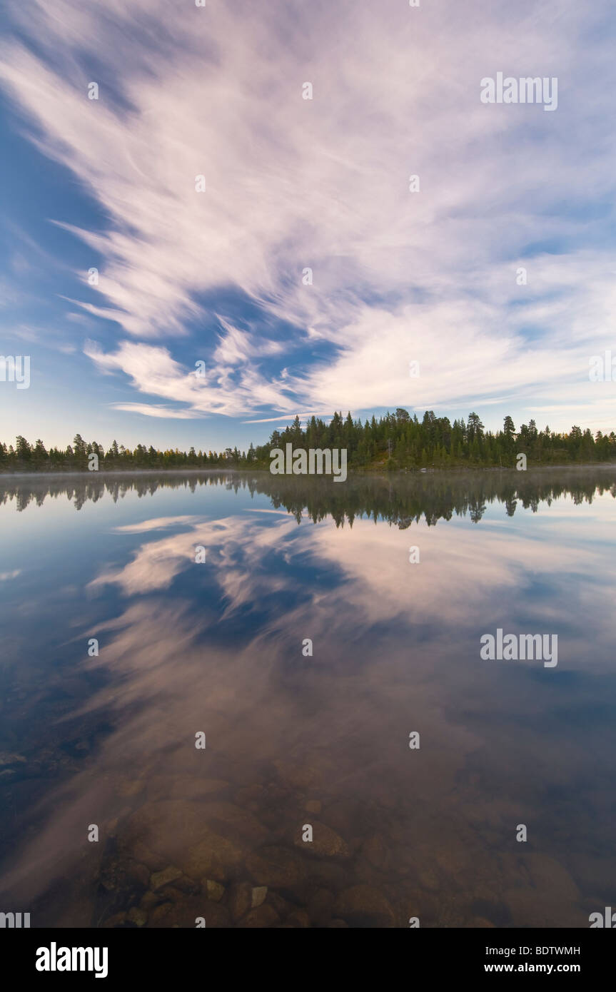 morgendaemmerung bei see im naturrerservat rogen, dawning at lake in ...