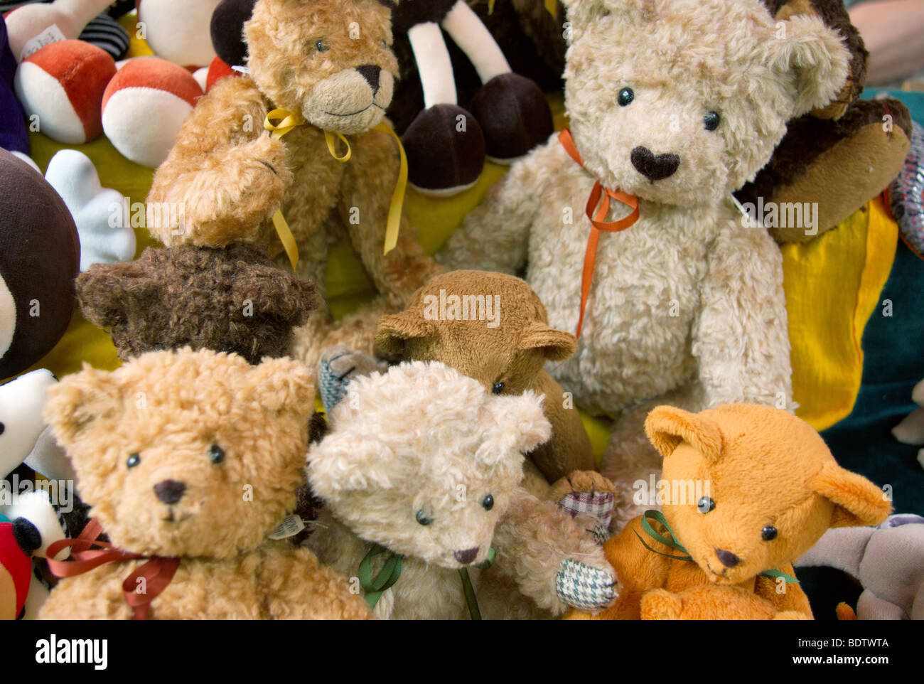 Stuffed toy bears on display at a crafts fair Stock Photo - Alamy