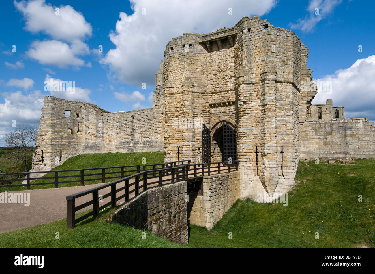 Warkworth castle entrance gate Stock Photo - Alamy