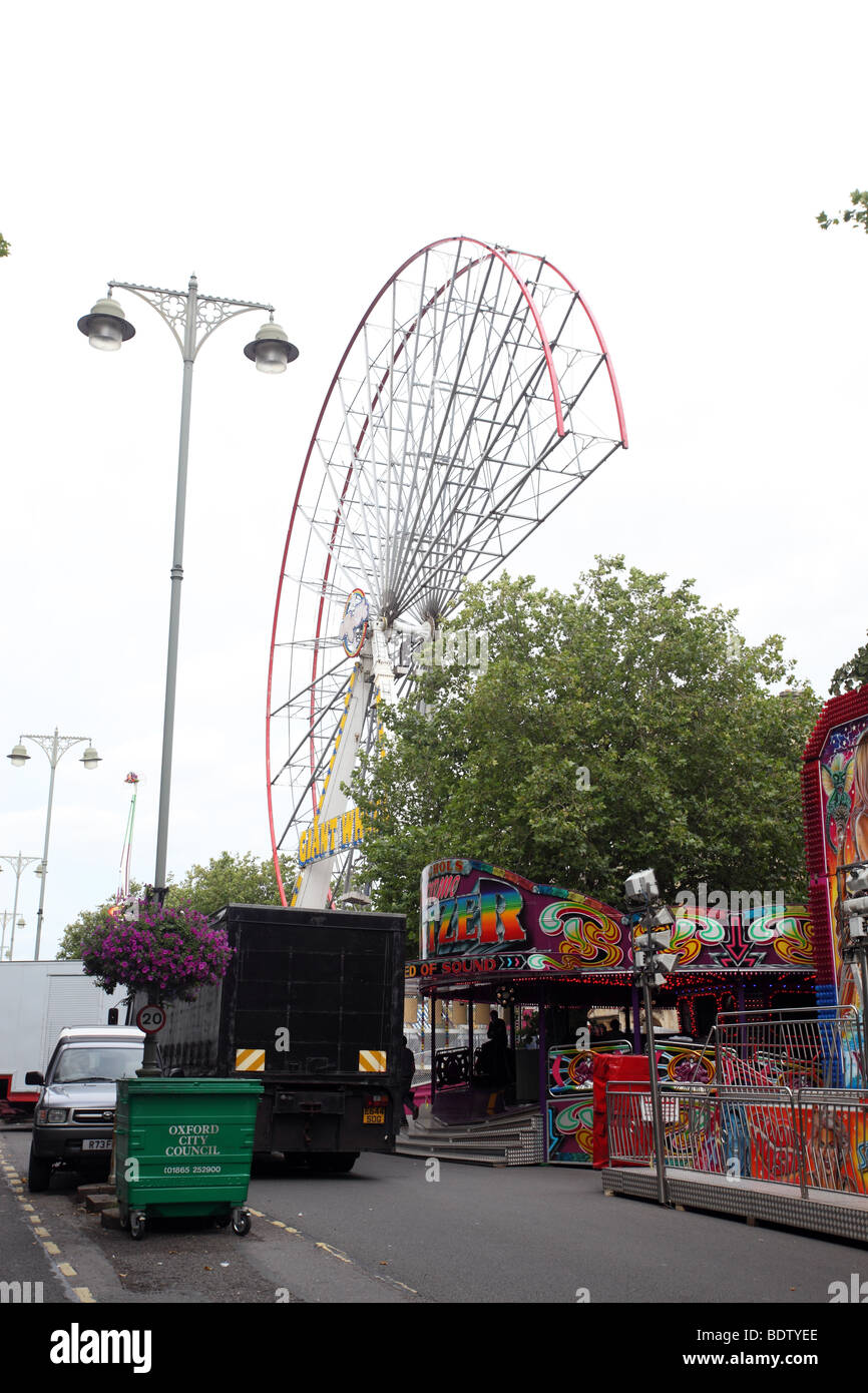 Big wheel ride under construction Stock Photo - Alamy