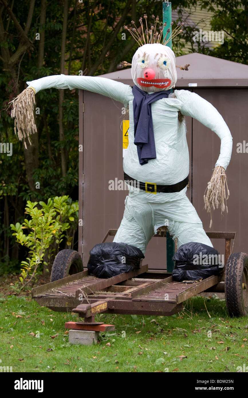 Scarecrow crops agriculture farming hi-res stock photography and images ...