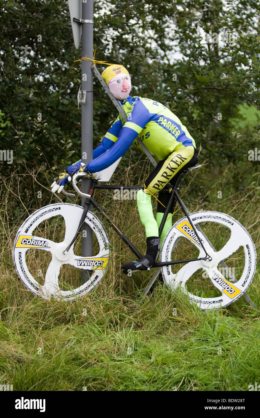 Cycling scarecrow hi-res stock photography and images - Alamy