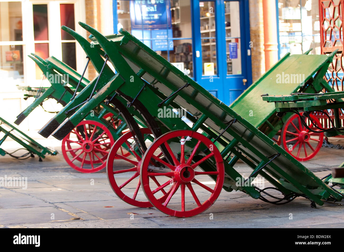 Market traders barrows at Covent Garden market, London Stock Photo - Alamy