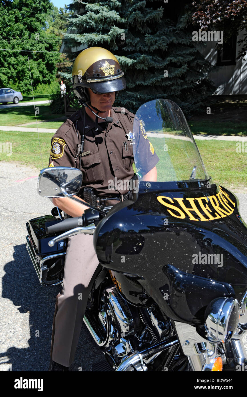 Uniformed county sheriff on motorcycle hi-res stock photography and ...