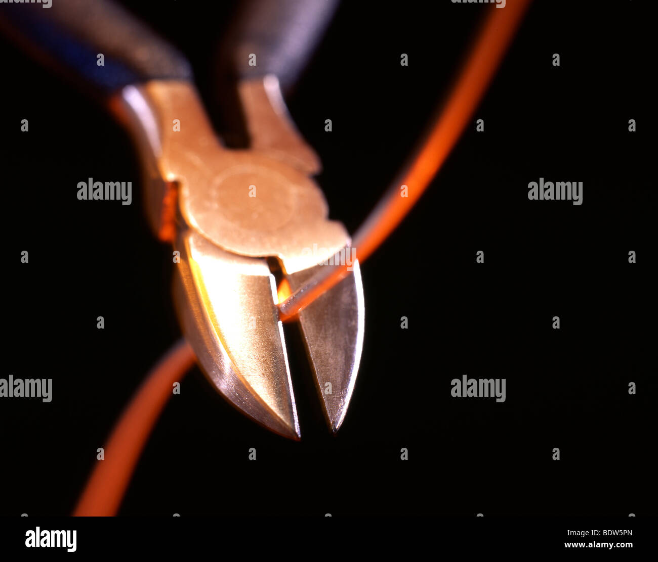 Wire cut hi-res stock photography and images - Alamy
