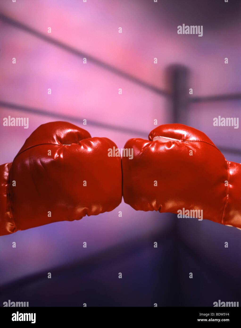 Boxing round gong hi-res stock photography and images - Alamy