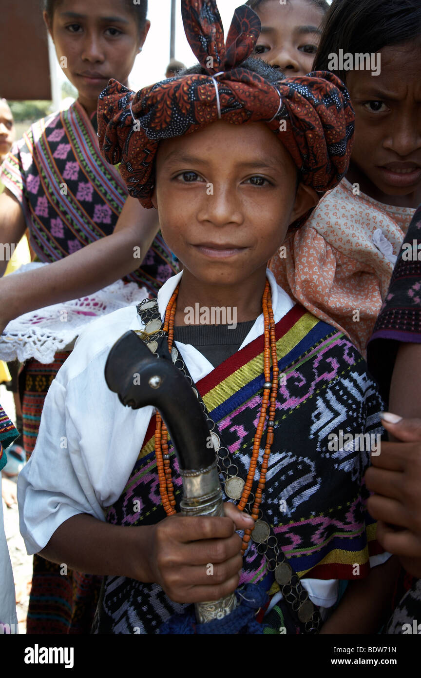 Wearing ikat hi-res stock photography and images - Alamy