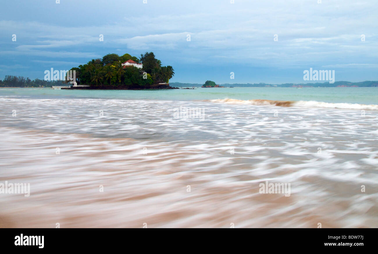 Taprobane island in Weligama beach Sri Lanka Stock Photo - Alamy