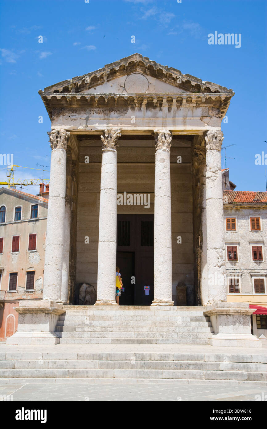 Hram hi-res stock photography and images - Alamy