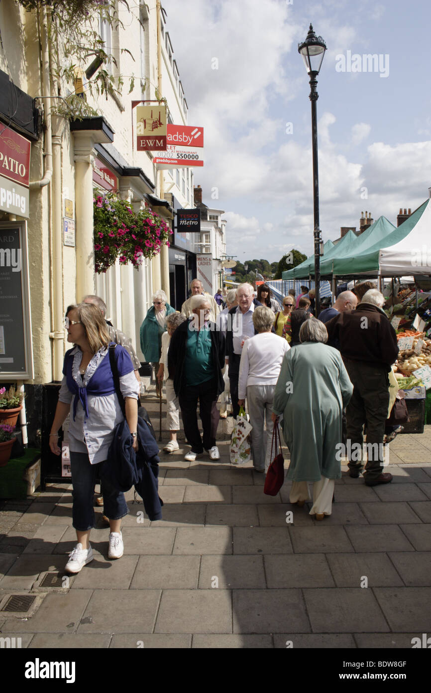 People shopping at High Street Lymington Stock Photo - Alamy