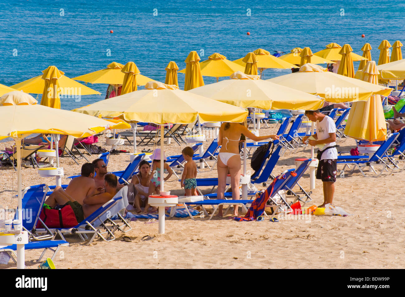 Women sunbathing sunbeds holiday hi-res stock photography and images ...