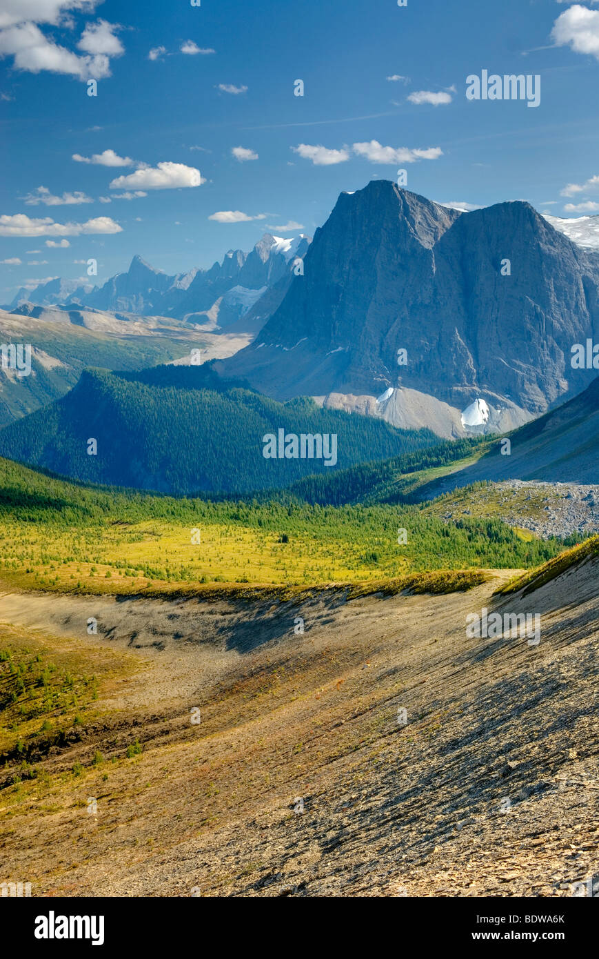 South kootenay national park mountains hi-res stock photography and ...