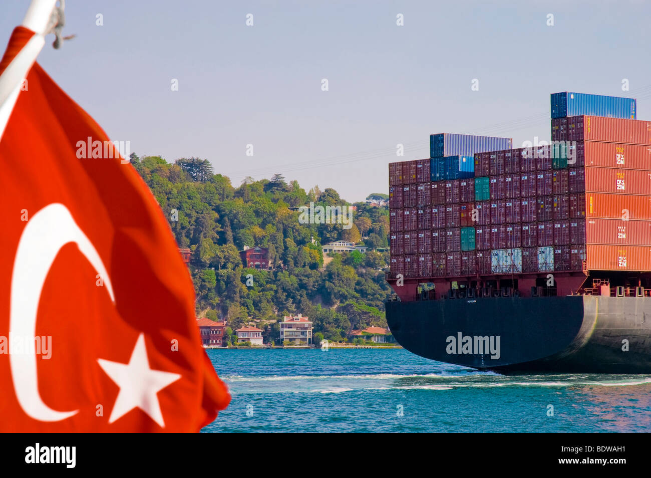 Container ship flag hi-res stock photography and images - Alamy