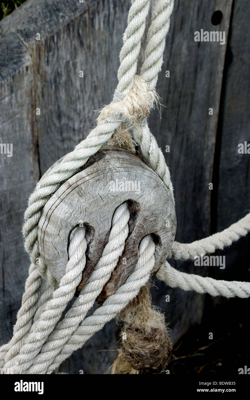 Threaded ropes hi-res stock photography and images - Alamy