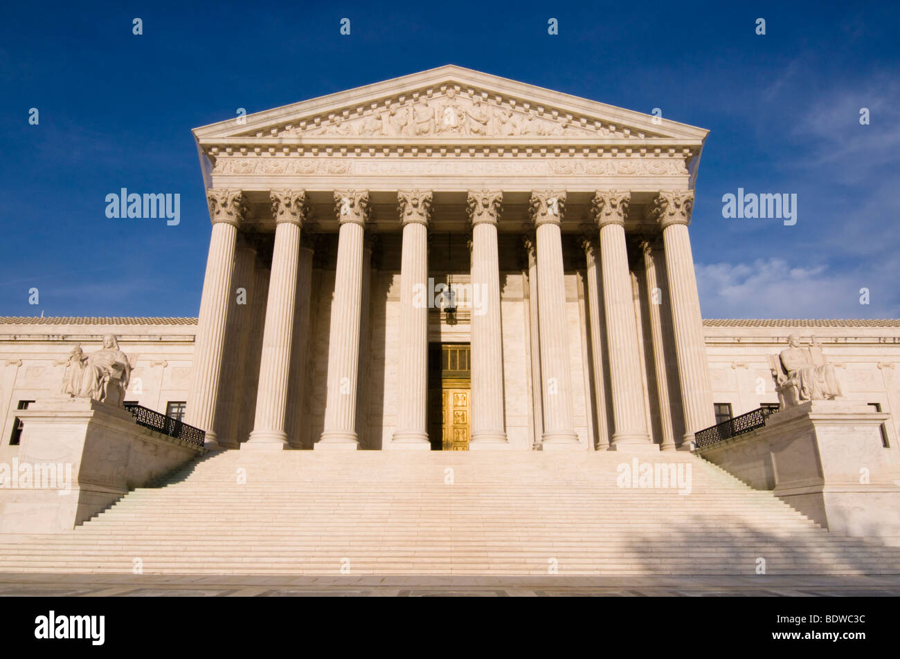 United states supreme court building hi-res stock photography and ...