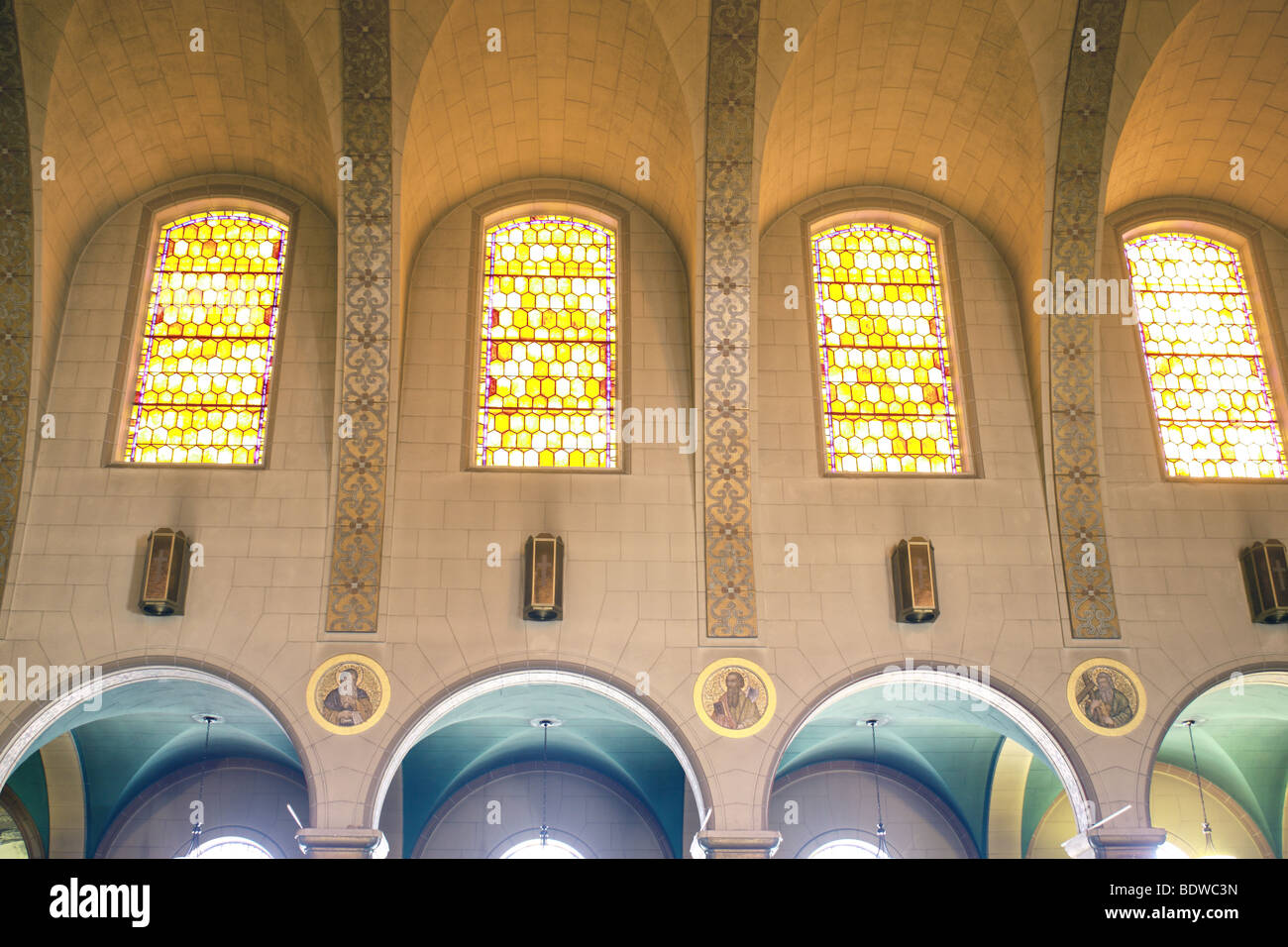 Cathedral arcade hi-res stock photography and images - Alamy