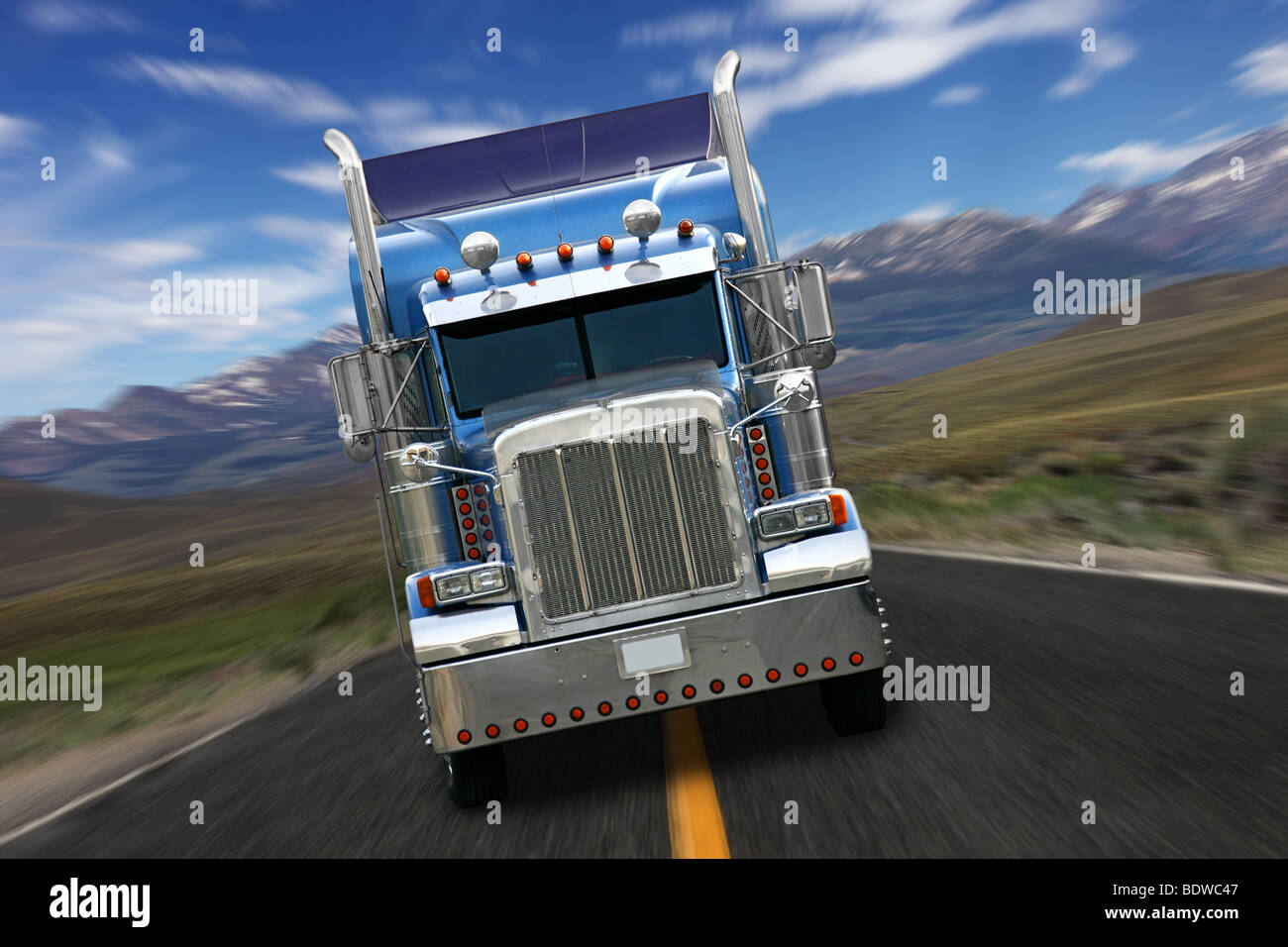 Semi truck on open road hi-res stock photography and images - Alamy