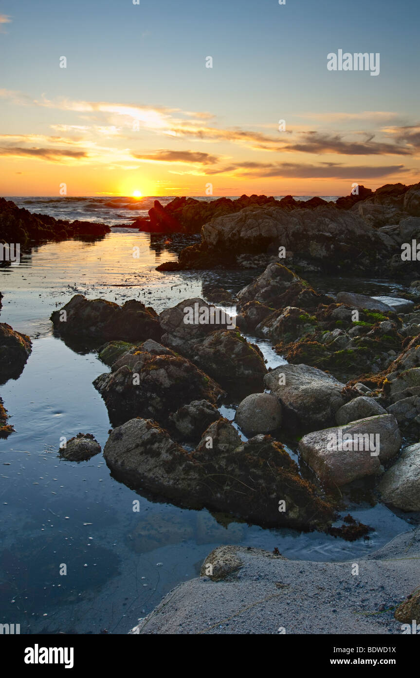 Rocky ocean beach hi-res stock photography and images - Alamy