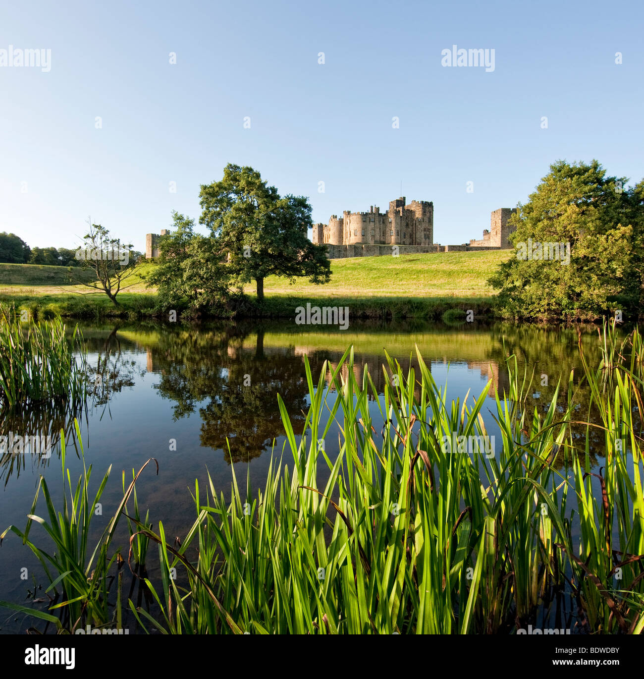 Alnwick castle hi-res stock photography and images - Alamy