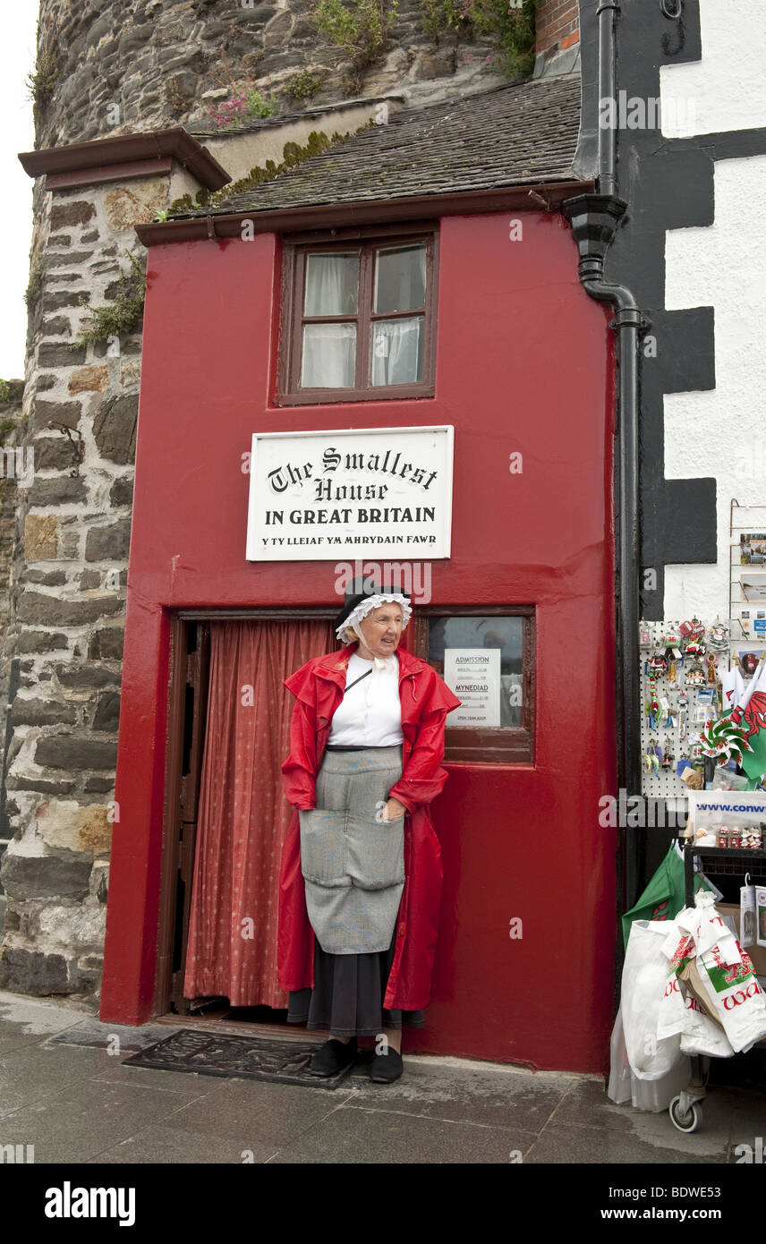 Traditional welsh costume hi-res stock photography and images - Alamy