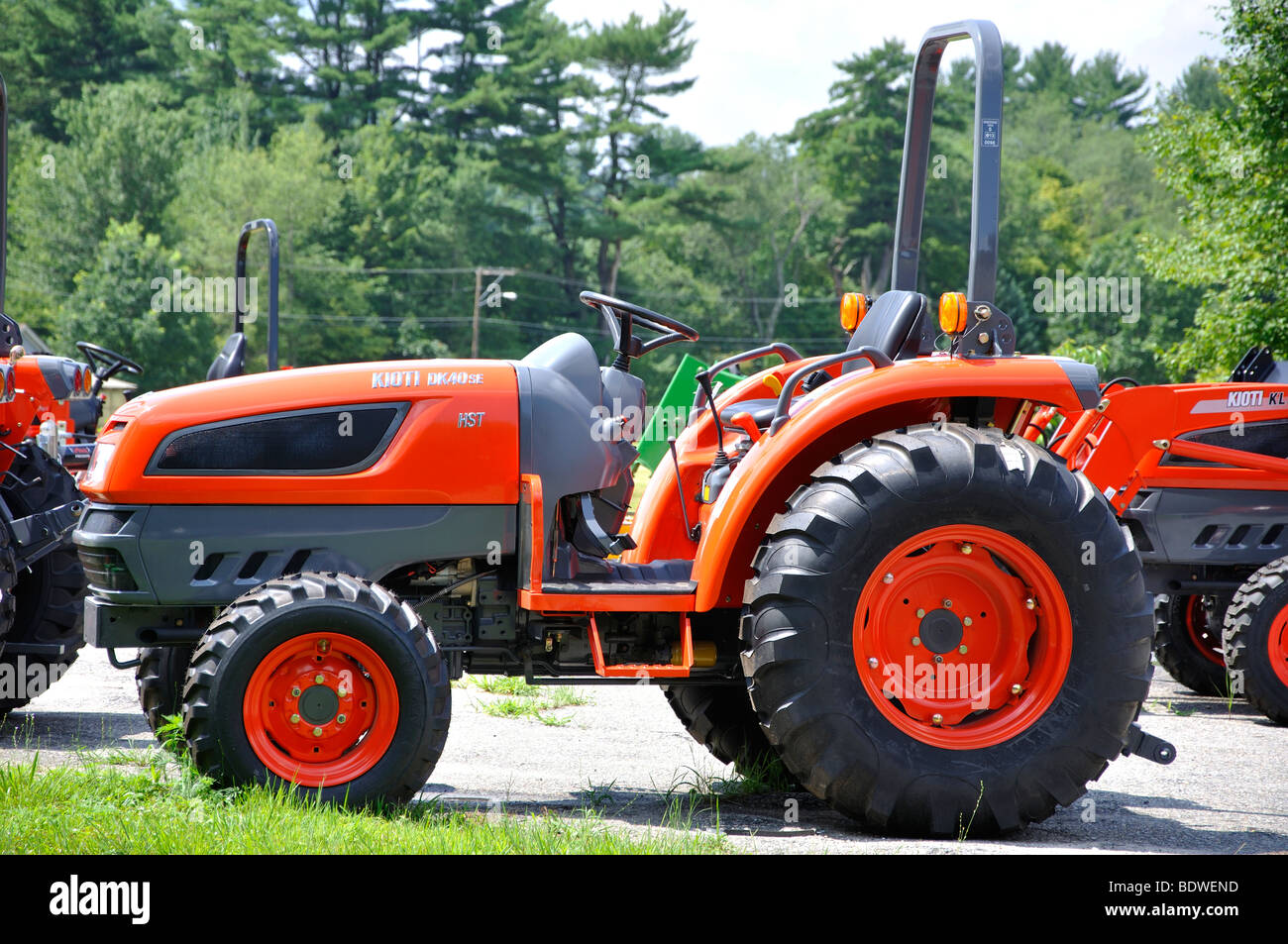 Red tractors hi-res stock photography and images - Alamy