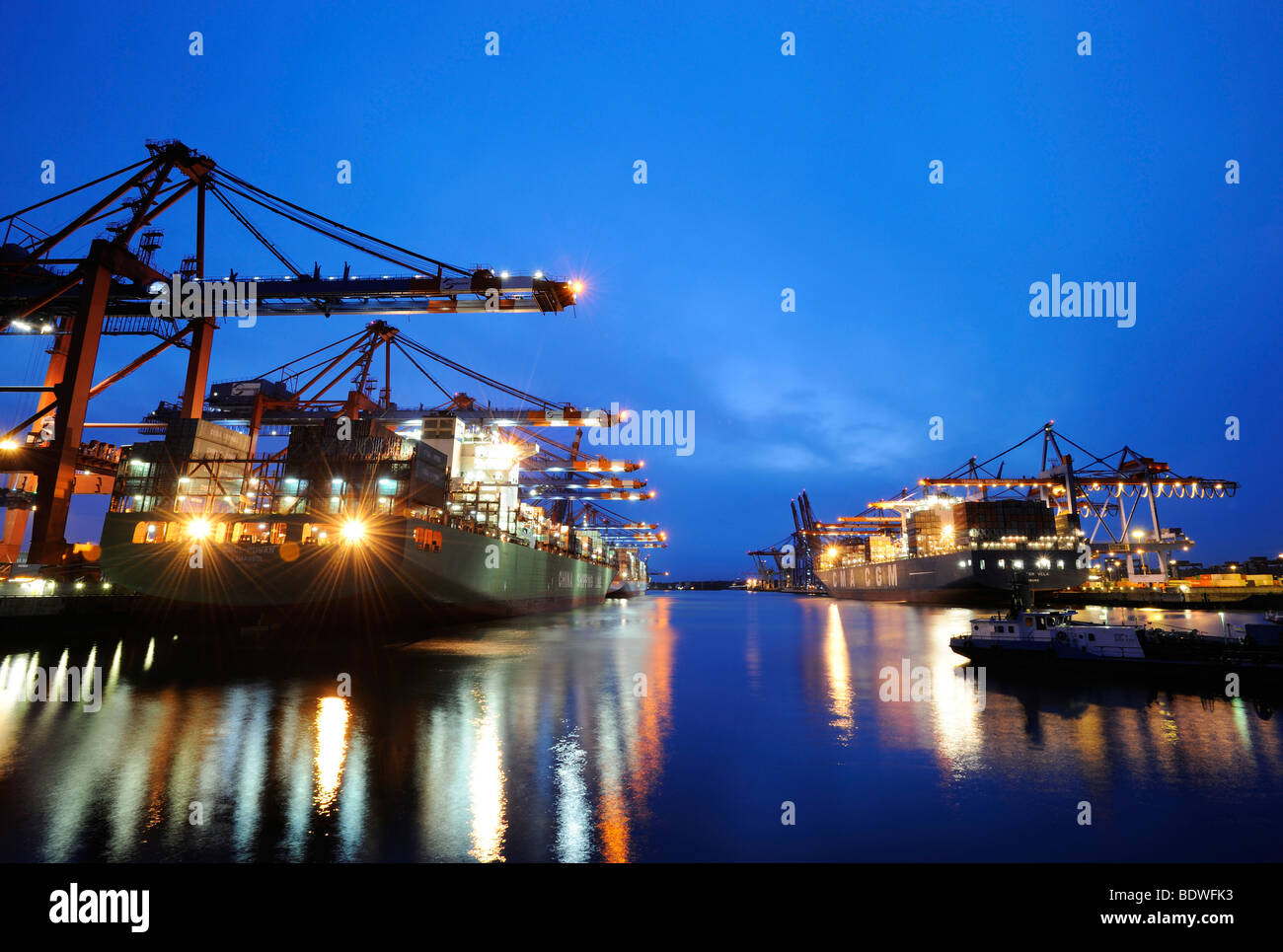 Container ship loading shipping yard hi-res stock photography and ...