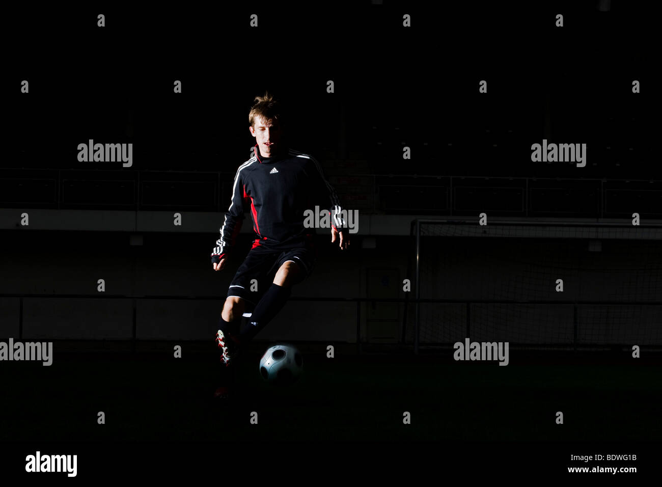 Football player full body hi-res stock photography and images - Alamy