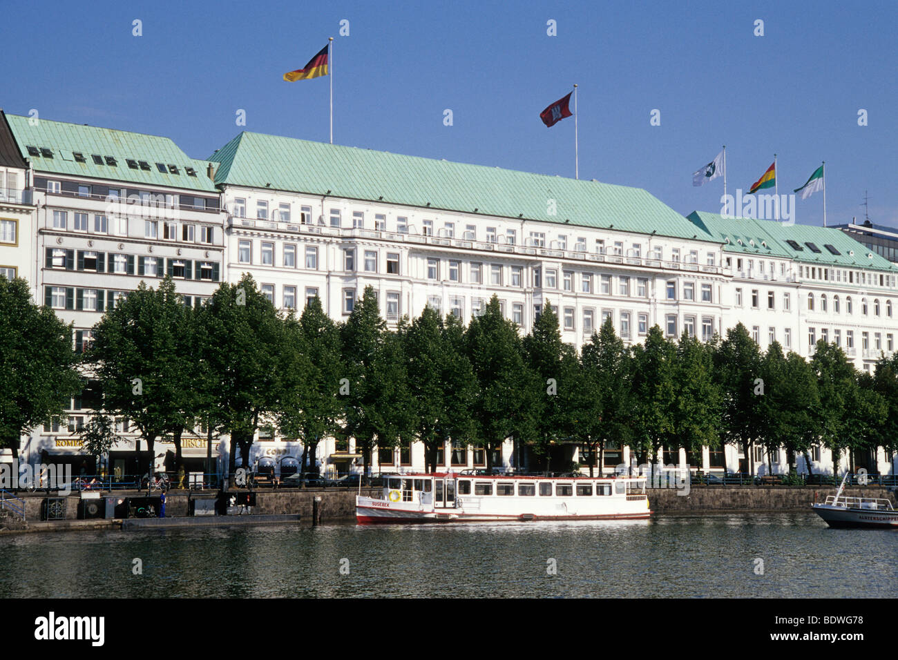 Four Seasons Hotel on the banks of the Alster Lake, Alster, Neuer ...