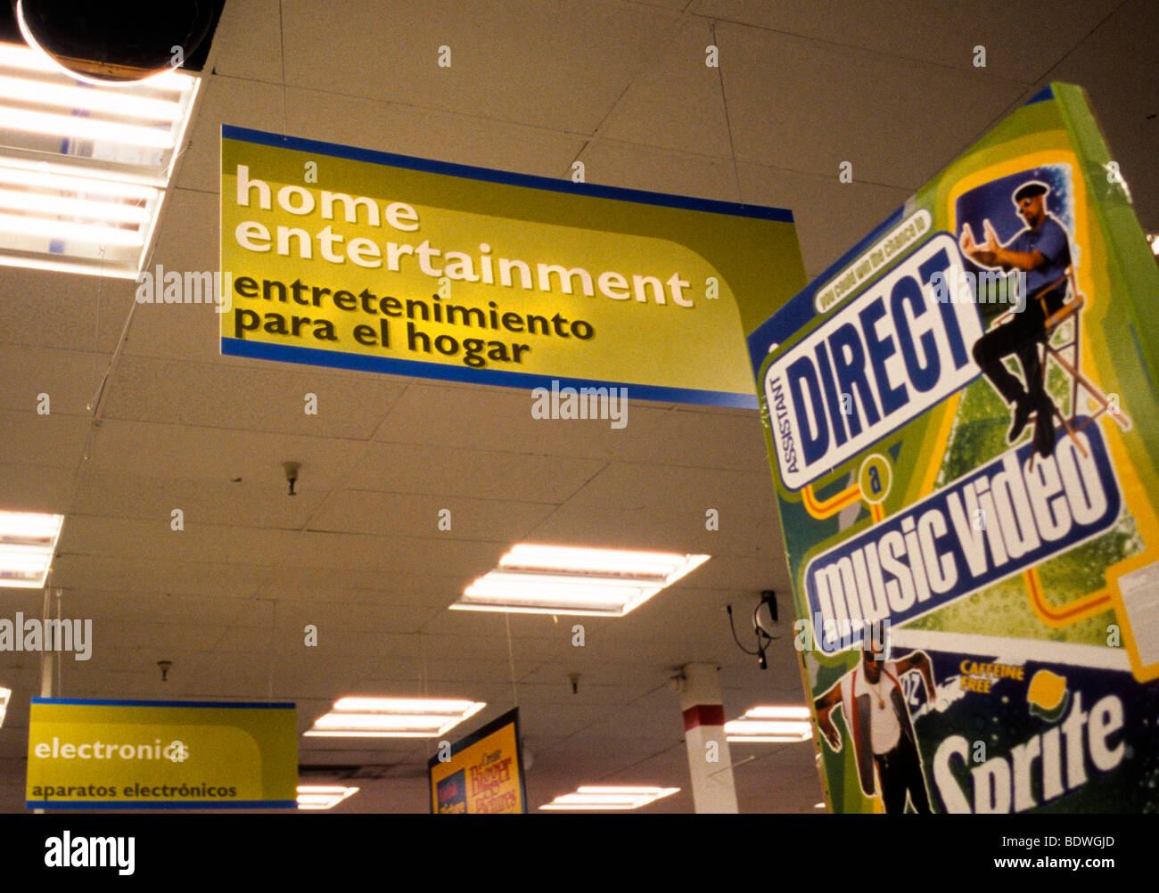 Sale signs in english spanish hi-res stock photography and images - Alamy