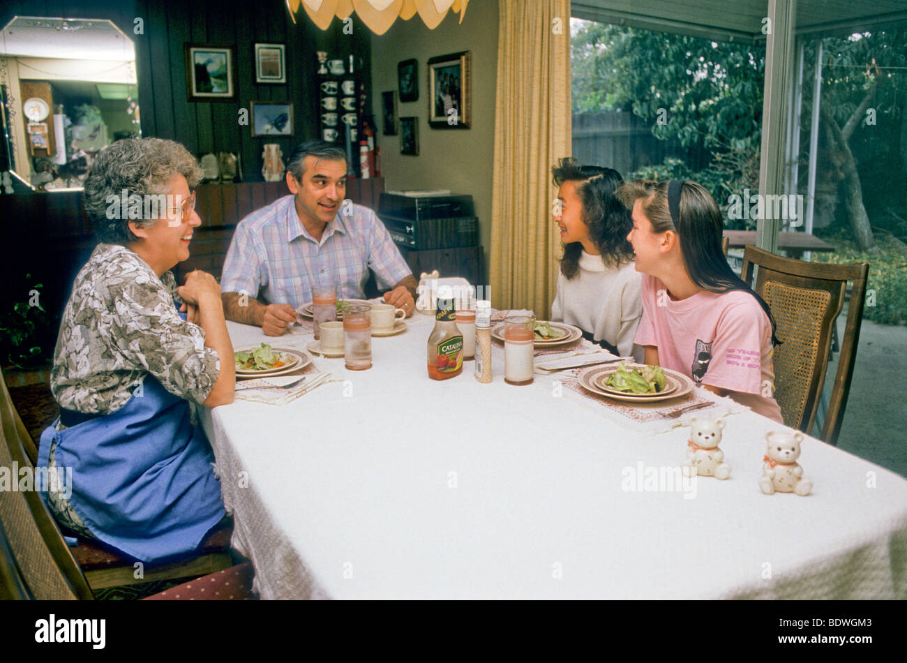 Foreign guest family hi-res stock photography and images - Alamy