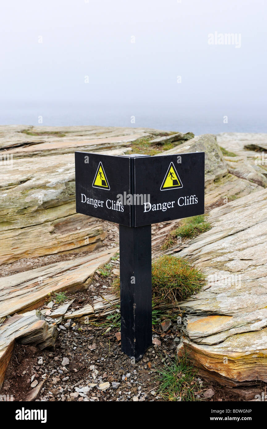 Caution falling cliffs warning sign hi-res stock photography and images ...