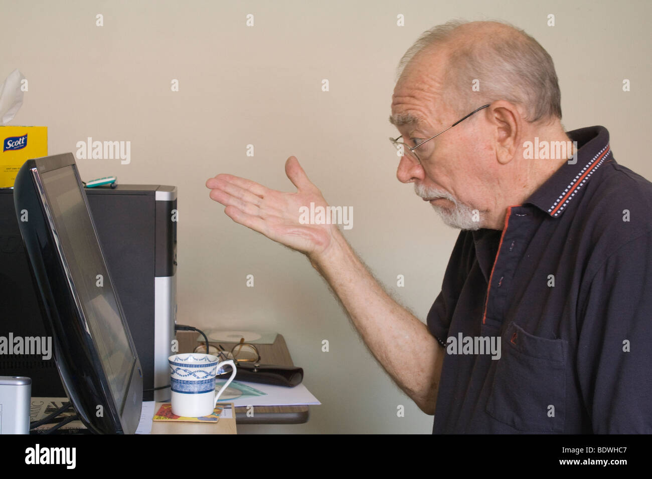 Man smashing computer with hammer hi-res stock photography and images ...